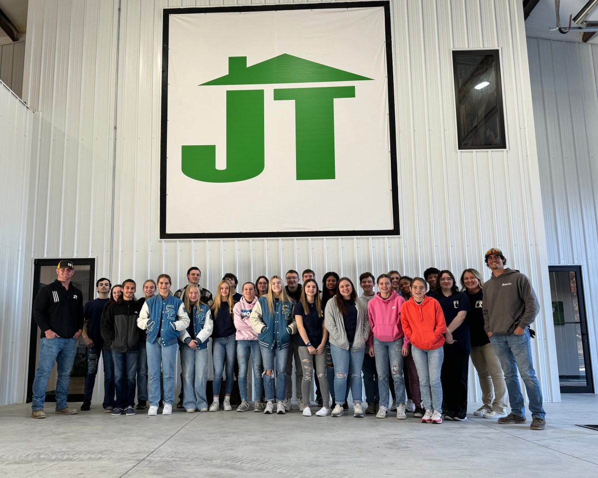 FBLA Students Tour Alumni Businesses – USD 247 Southeast Lancers